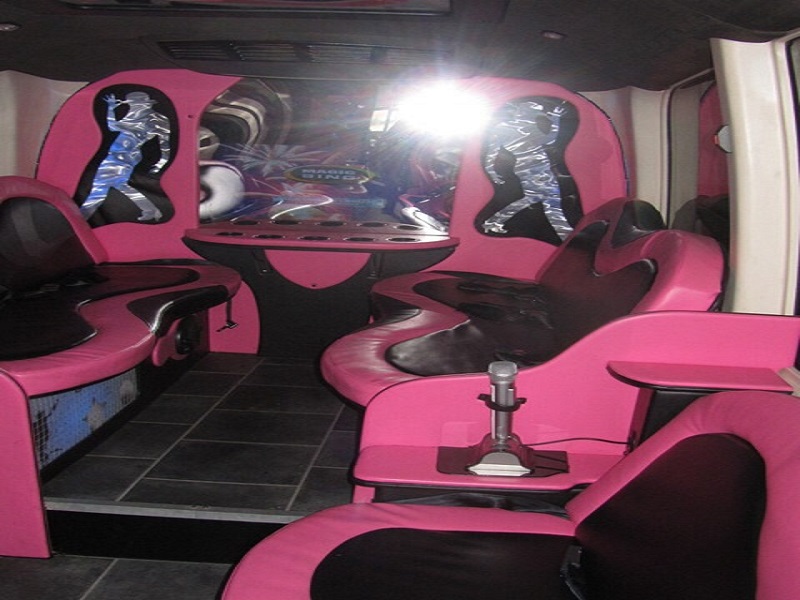 Party Bus Manchester - Party Bus Limo Hire Manchester for School Prom